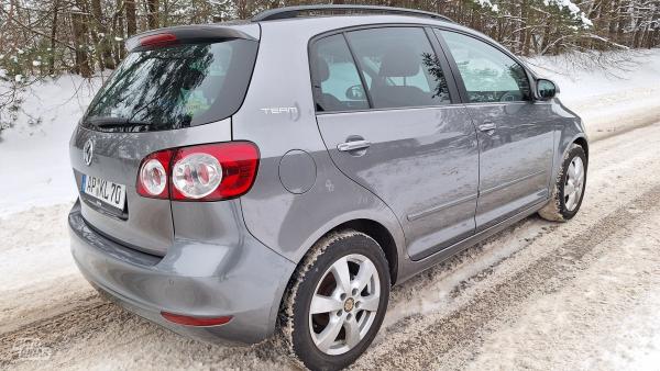 Pelēks Volkswagen Golf Plus 2010 Marijampole, ar dzinēja tilpumu 1.40 L un nobraukumu 124 tūkst. km par 3700 €, foto 6 vietnē AUTOMOTO.COM.LV