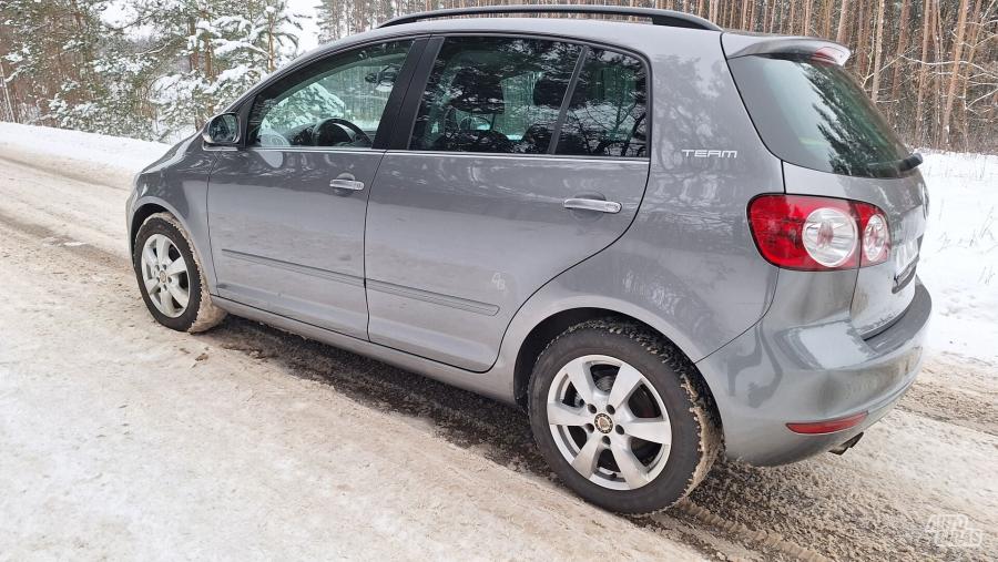 Pelēks Volkswagen Golf Plus 2010 Marijampole, ar dzinēja tilpumu 1.40 L un nobraukumu 124 tūkst. km par 3700 €, foto 10 vietnē AUTOMOTO.COM.LV