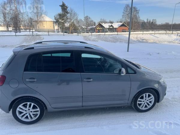 Grey Volkswagen Golf Plus 2010 in Rezekne, with an engine capacity of 1.60 L and mileage of 268 thousand km for 4700 €, photo 7 on AUTOMOTO.COM.LV