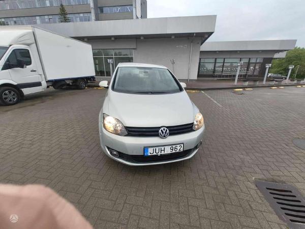 Pelēks Volkswagen Golf Plus 2010 Kauņa, ar dzinēja tilpumu 1.60 L un nobraukumu 218 tūkst. km par 4300 €, foto 1 vietnē AUTOMOTO.COM.LV