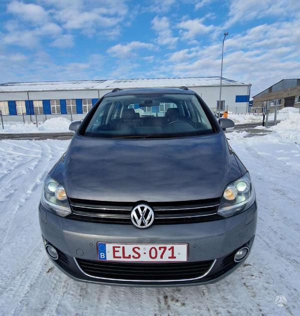 Grey Volkswagen Golf Plus 2010 in Taurage, with an engine capacity of 1.60 L and mileage of 234 thousand km for 4700 €, photo 1 on AUTOMOTO.COM.LV