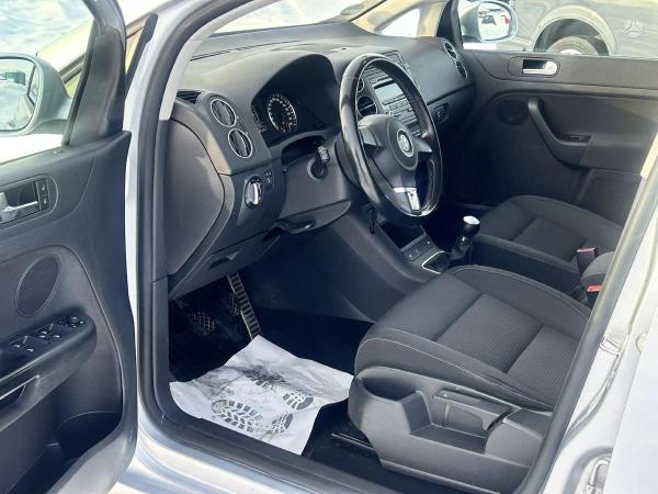 Grey Volkswagen Golf Plus 2010 in Kretinga, with an engine capacity of 1.39 L and mileage of 281 thousand km for 3350 €, photo 9 on AUTOMOTO.COM.LV