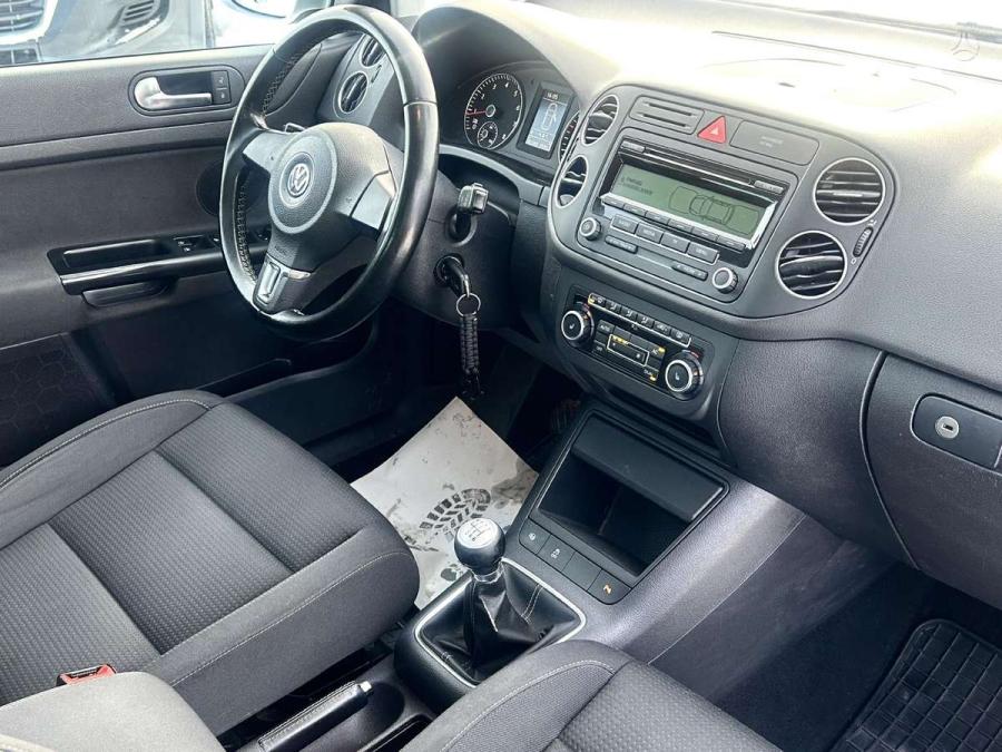 Grey Volkswagen Golf Plus 2010 in Kretinga, with an engine capacity of 1.39 L and mileage of 281 thousand km for 3350 €, photo 14 on AUTOMOTO.COM.LV