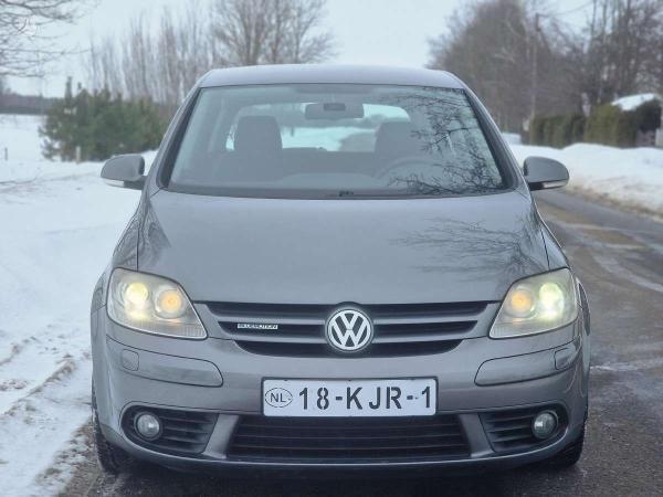 Pelēks Volkswagen Golf Plus 2010 Panevēža, ar dzinēja tilpumu 1.60 L un nobraukumu 300 tūkst. km par 2950 €, foto 4 vietnē AUTOMOTO.COM.LV
