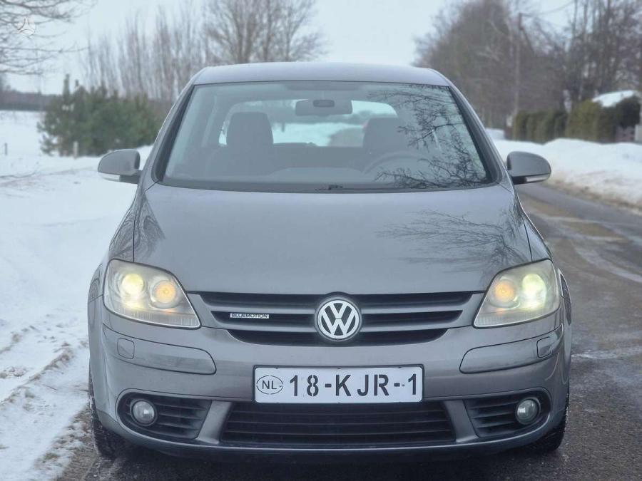 Pelēks Volkswagen Golf Plus 2010 Panevēža, ar dzinēja tilpumu 1.60 L un nobraukumu 300 tūkst. km par 2950 €, foto 4 vietnē AUTOMOTO.COM.LV