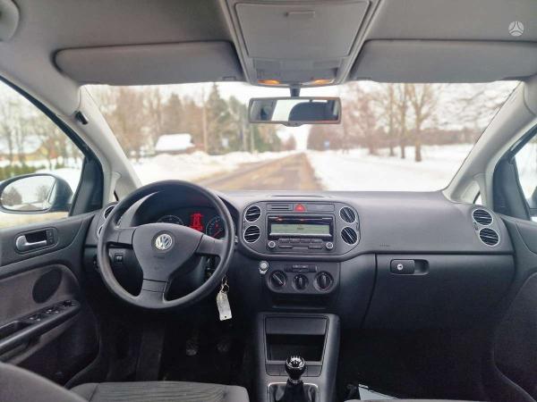 Pelēks Volkswagen Golf Plus 2010 Panevēža, ar dzinēja tilpumu 1.60 L un nobraukumu 300 tūkst. km par 2950 €, foto 9 vietnē AUTOMOTO.COM.LV