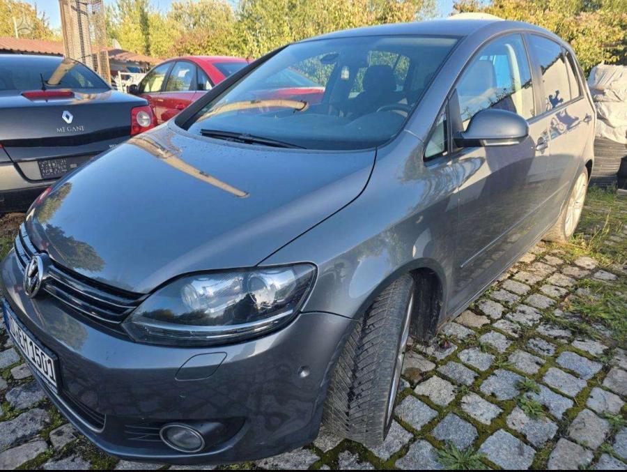 Grey Volkswagen Golf Plus 2010 in Telschi, with an engine capacity of 1.39 L and mileage of 179 thousand km for 3699 €, photo 2 on AUTOMOTO.COM.LV