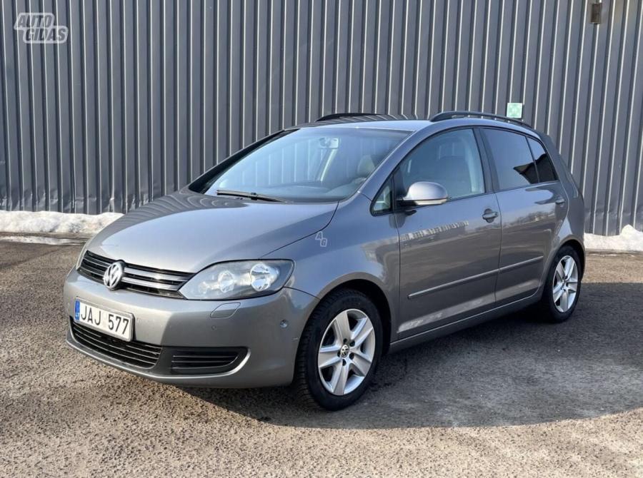 Grey Volkswagen Golf Plus 2010 in Panevezys, with an engine capacity of 1.60 L and mileage of 272 thousand km for 2700 €, photo 1 on AUTOMOTO.COM.LV