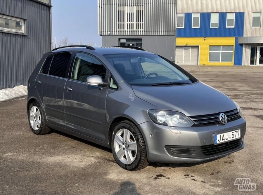 Pelēks Volkswagen Golf Plus 2010 Panevēža, ar dzinēja tilpumu 1.60 L un nobraukumu 272 tūkst. km par 2700 €, foto 2 vietnē AUTOMOTO.COM.LV