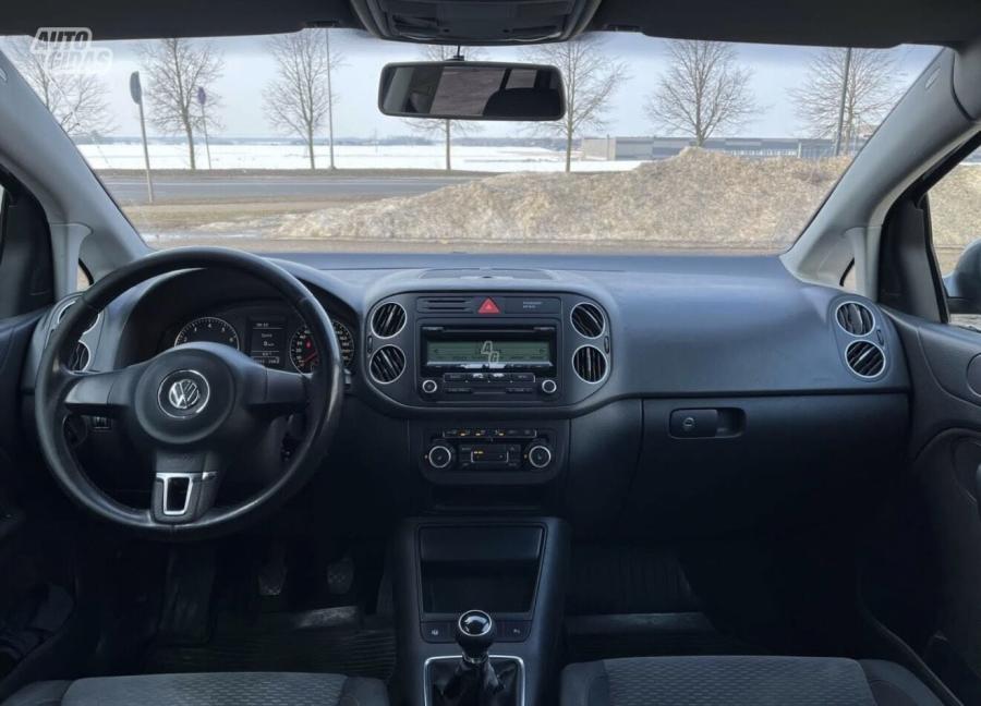Pelēks Volkswagen Golf Plus 2010 Panevēža, ar dzinēja tilpumu 1.60 L un nobraukumu 272 tūkst. km par 2700 €, foto 6 vietnē AUTOMOTO.COM.LV