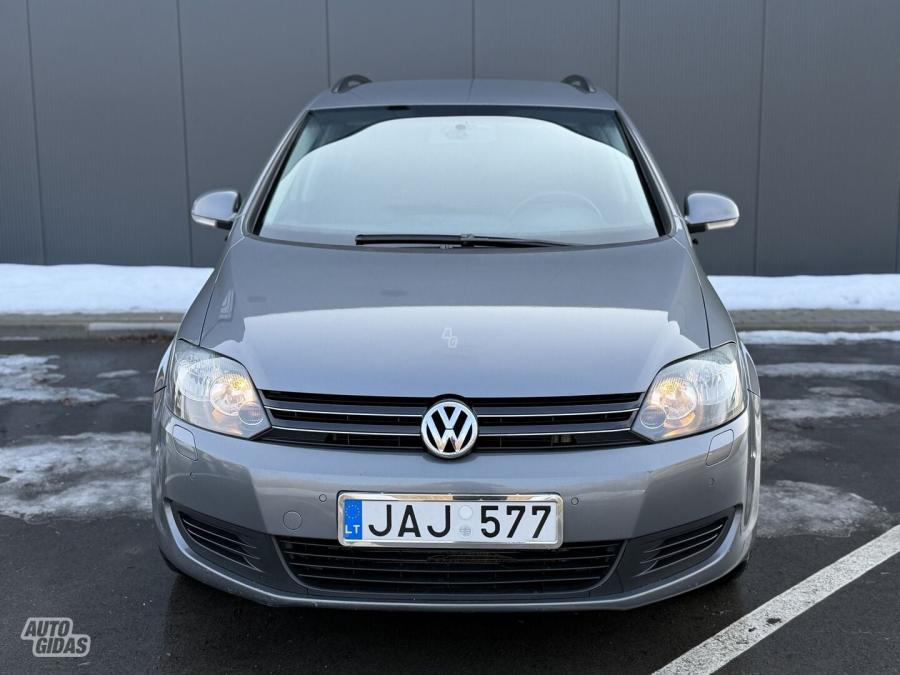 Grey Volkswagen Golf Plus 2010 in Panevezys, with an engine capacity of 1.60 L and mileage of 272 thousand km for 2700 €, photo 2 on AUTOMOTO.COM.LV