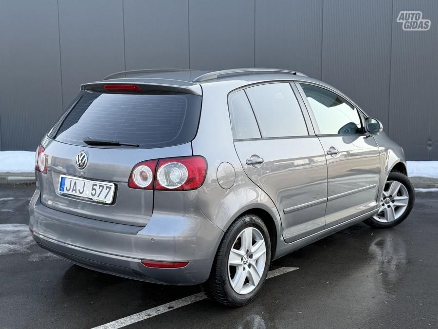 Grey Volkswagen Golf Plus 2010 in Panevezys, with an engine capacity of 1.60 L and mileage of 272 thousand km for 2700 €, photo 6 on AUTOMOTO.COM.LV