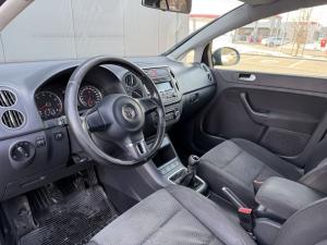 Grey Volkswagen Golf Plus 2010 in Panevezys, with an engine capacity of 1.60 L and mileage of 272 thousand km for 2700 €, photo 9 on AUTOMOTO.COM.LV