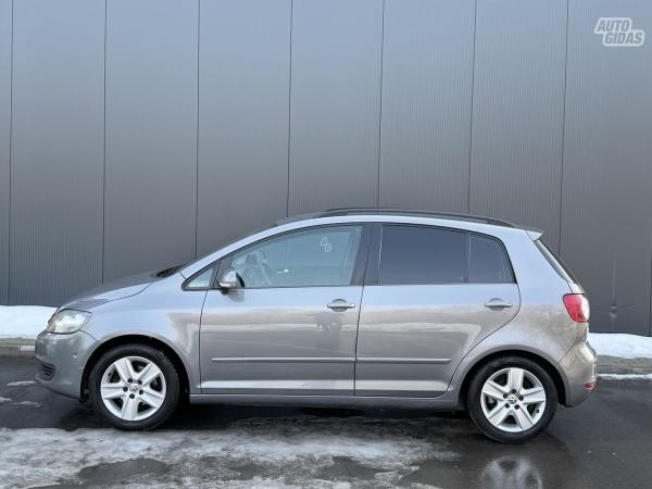 Grey Volkswagen Golf Plus 2010 in Panevezys, with an engine capacity of 1.60 L and mileage of 272 thousand km for 2700 €, photo 4 on AUTOMOTO.COM.LV
