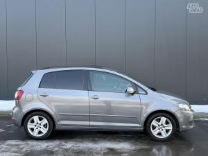 Pelēks Volkswagen Golf Plus 2010 Panevēža, ar dzinēja tilpumu 1.60 L un nobraukumu 272 tūkst. km par 2700 €, foto 6 vietnē AUTOMOTO.COM.LV