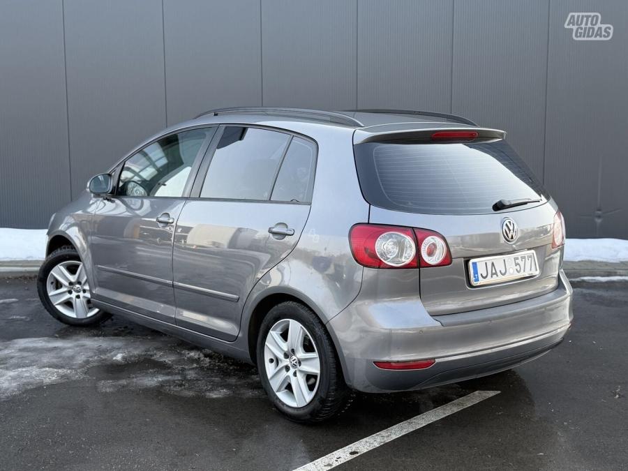 Pelēks Volkswagen Golf Plus 2010 Panevēža, ar dzinēja tilpumu 1.60 L un nobraukumu 272 tūkst. km par 2700 €, foto 9 vietnē AUTOMOTO.COM.LV