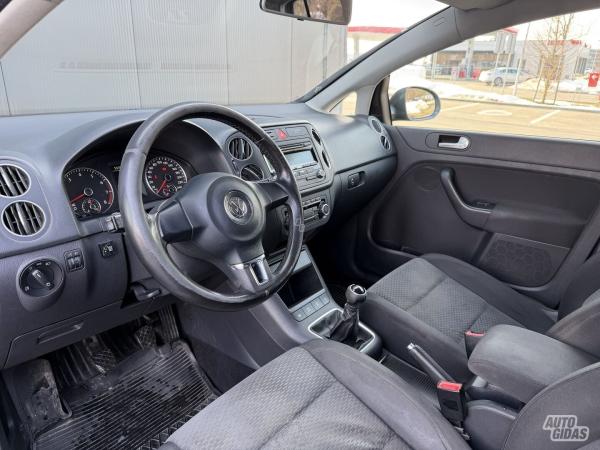 Grey Volkswagen Golf Plus 2010 in Panevezys, with an engine capacity of 1.60 L and mileage of 272 thousand km for 2700 €, photo 9 on AUTOMOTO.COM.LV