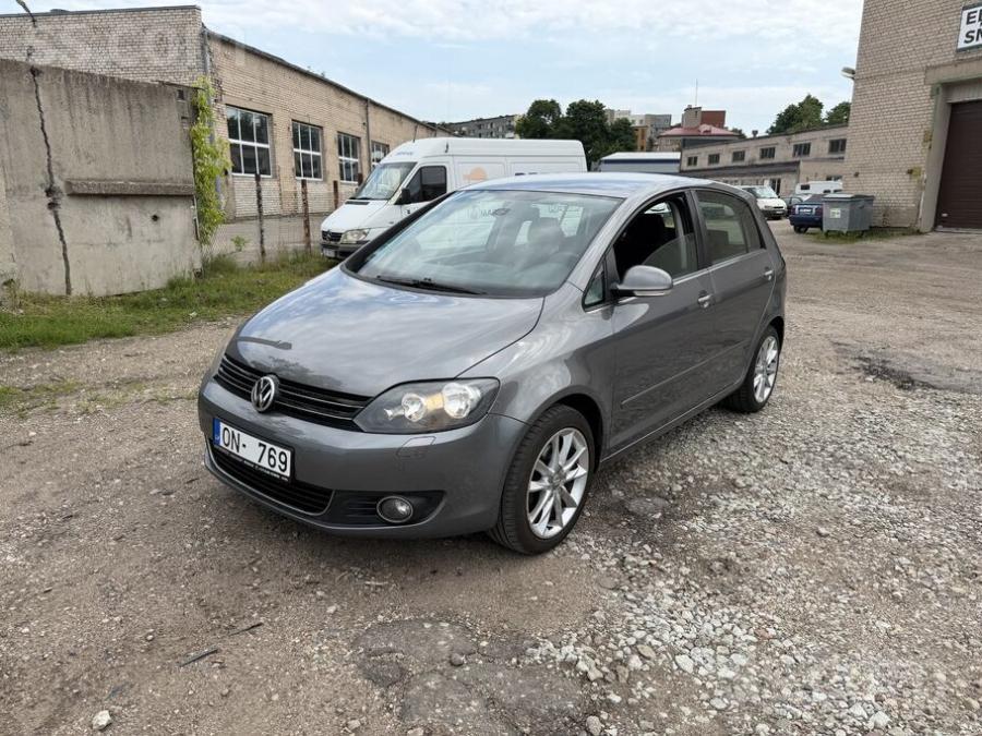 Grey Volkswagen Golf Plus 2010 in Rezekne, with an engine capacity of 1.60 L and mileage of 0 thousand km for 4050 €, photo 1 on AUTOMOTO.COM.LV