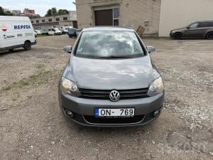 Grey Volkswagen Golf Plus 2010 in Rezekne, with an engine capacity of 1.60 L and mileage of 0 thousand km for 4050 €, photo 3 on AUTOMOTO.COM.LV