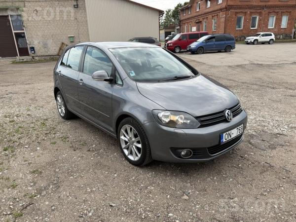 Grey Volkswagen Golf Plus 2010 in Rezekne, with an engine capacity of 1.60 L and mileage of 0 thousand km for 4050 €, photo 3 on AUTOMOTO.COM.LV
