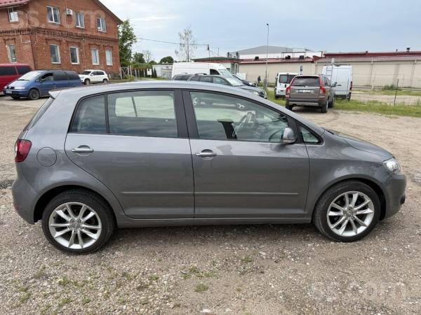Grey Volkswagen Golf Plus 2010 in Rezekne, with an engine capacity of 1.60 L and mileage of 0 thousand km for 4050 €, photo 4 on AUTOMOTO.COM.LV