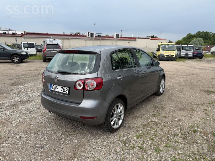 Grey Volkswagen Golf Plus 2010 in Rezekne, with an engine capacity of 1.60 L and mileage of 0 thousand km for 4050 €, photo 6 on AUTOMOTO.COM.LV