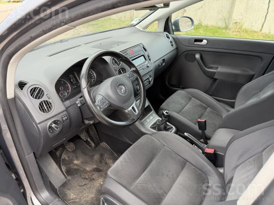 Grey Volkswagen Golf Plus 2010 in Rezekne, with an engine capacity of 1.60 L and mileage of 0 thousand km for 4050 €, photo 10 on AUTOMOTO.COM.LV