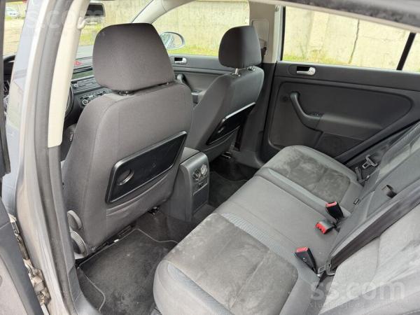 Grey Volkswagen Golf Plus 2010 in Rezekne, with an engine capacity of 1.60 L and mileage of 0 thousand km for 4050 €, photo 10 on AUTOMOTO.COM.LV