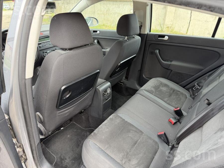 Grey Volkswagen Golf Plus 2010 in Rezekne, with an engine capacity of 1.60 L and mileage of 0 thousand km for 4050 €, photo 11 on AUTOMOTO.COM.LV