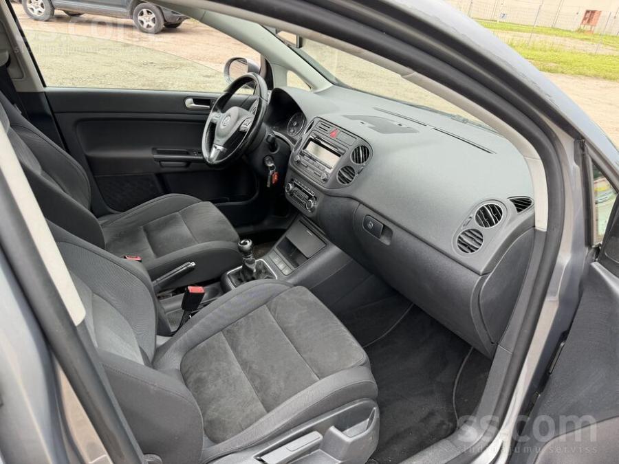 Grey Volkswagen Golf Plus 2010 in Rezekne, with an engine capacity of 1.60 L and mileage of 0 thousand km for 4050 €, photo 14 on AUTOMOTO.COM.LV