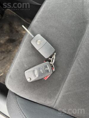 Grey Volkswagen Golf Plus 2010 in Rezekne, with an engine capacity of 1.60 L and mileage of 0 thousand km for 4050 €, photo 15 on AUTOMOTO.COM.LV