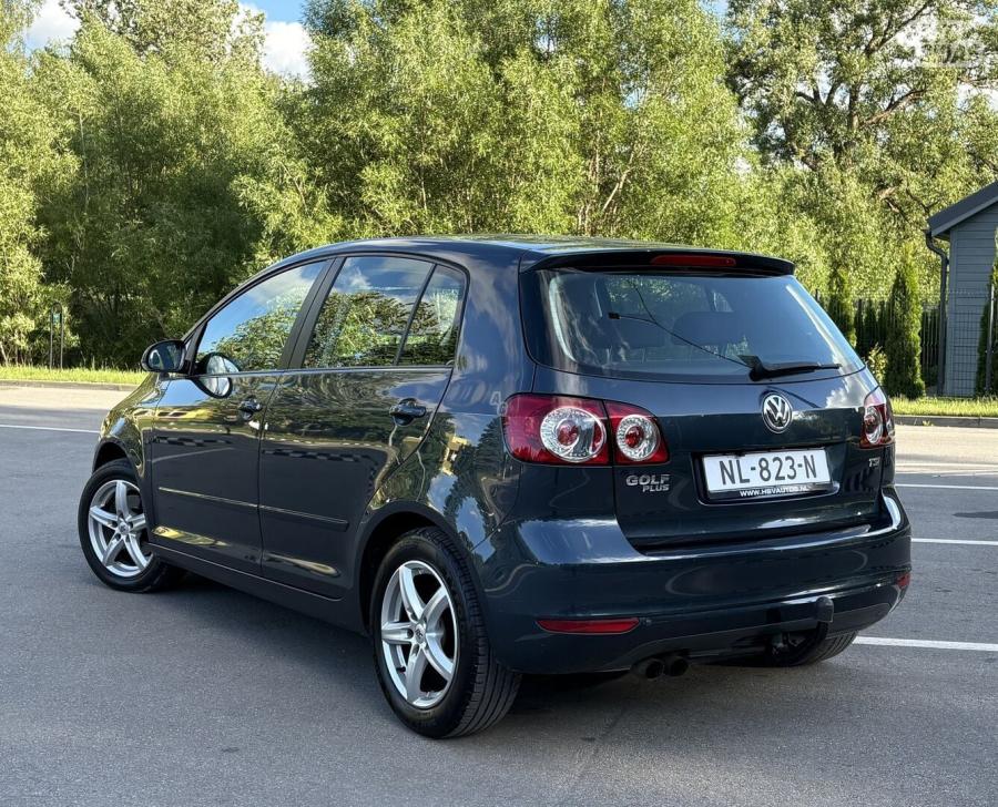 Pelēks Volkswagen Golf Plus 2010 Tauragė, ar dzinēja tilpumu 1.40 L un nobraukumu 186 tūkst. km par 4199 €, foto 4 vietnē AUTOMOTO.COM.LV