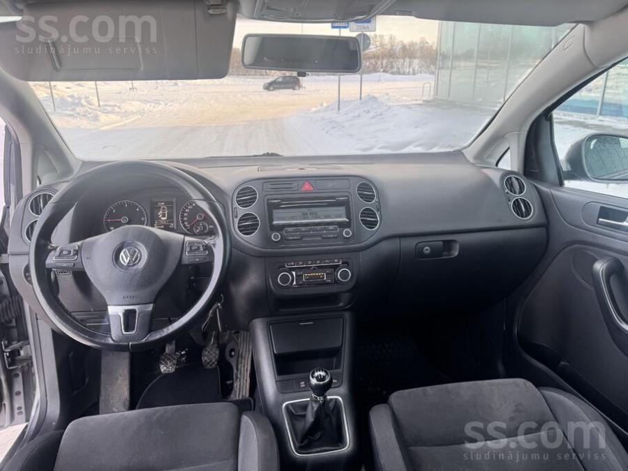 Grey Volkswagen Golf Plus 2010 in Rezekne, with an engine capacity of 1.60 L and mileage of 268 thousand km for 4300 €, photo 10 on AUTOMOTO.COM.LV