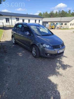 Grey Volkswagen Golf Plus 2010 in Kuldiga, with an engine capacity of 1.60 L and mileage of 298 thousand km for 4550 €, photo  on AUTOMOTO.COM.LV