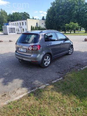 Grey Volkswagen Golf Plus 2010 in Kuldiga, with an engine capacity of 1.60 L and mileage of 298 thousand km for 4550 €, photo 4 on AUTOMOTO.COM.LV
