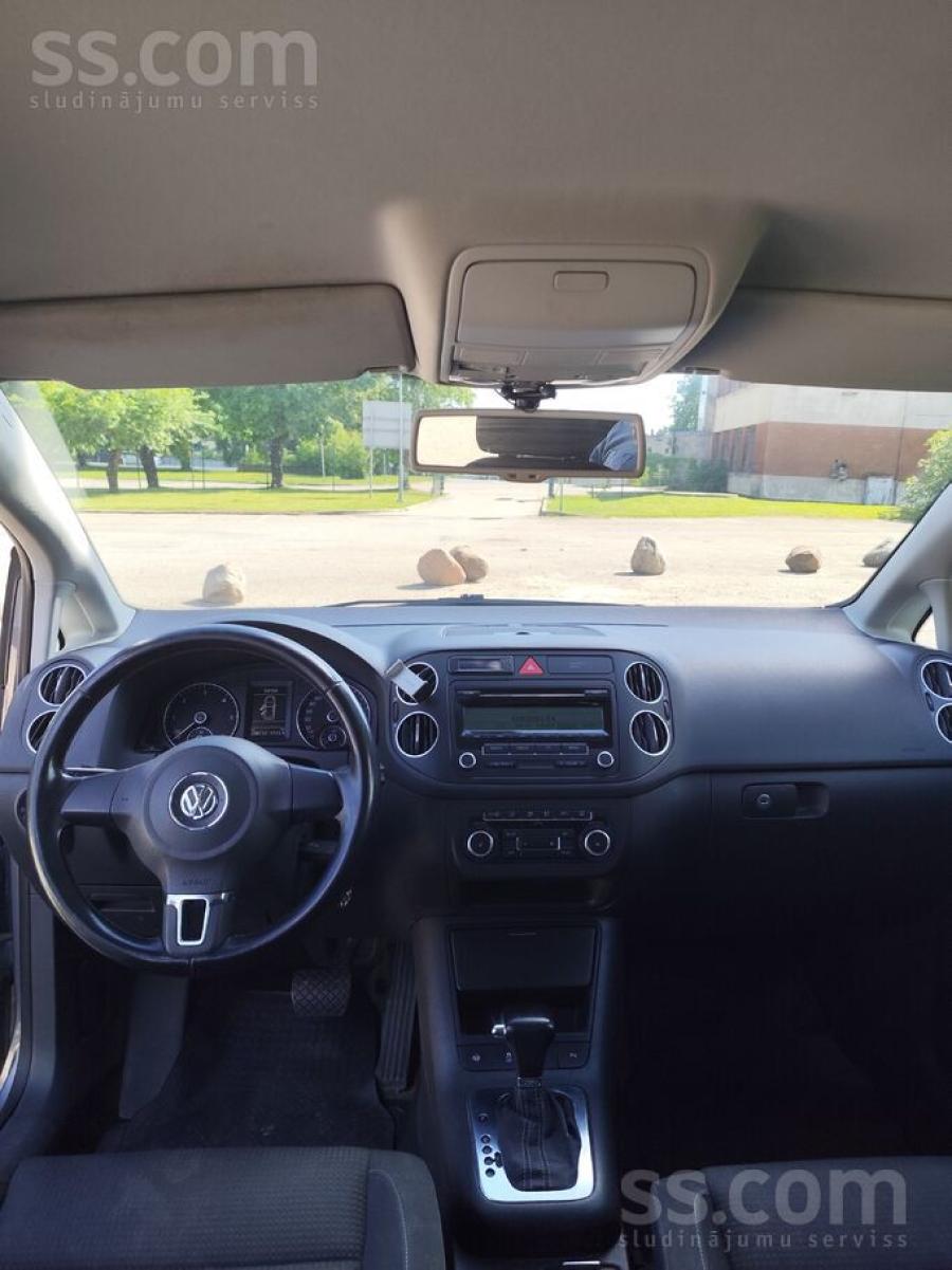Grey Volkswagen Golf Plus 2010 in Kuldiga, with an engine capacity of 1.60 L and mileage of 298 thousand km for 4550 €, photo 6 on AUTOMOTO.COM.LV
