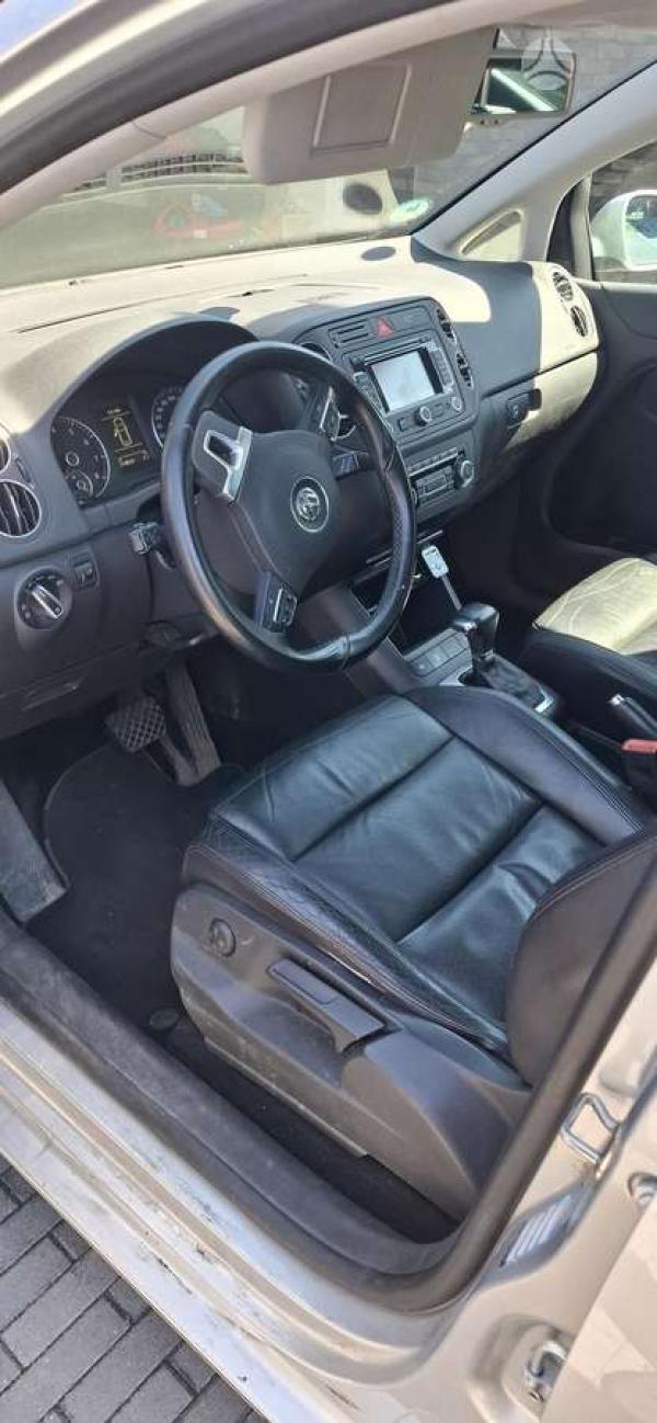 Grey Volkswagen Golf Plus 2010 in Kaunas, with an engine capacity of 1.40 L and mileage of 275 thousand km for 2500 €, photo 5 on AUTOMOTO.COM.LV