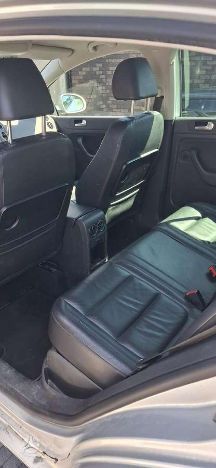 Grey Volkswagen Golf Plus 2010 in Kaunas, with an engine capacity of 1.40 L and mileage of 275 thousand km for 2500 €, photo 9 on AUTOMOTO.COM.LV