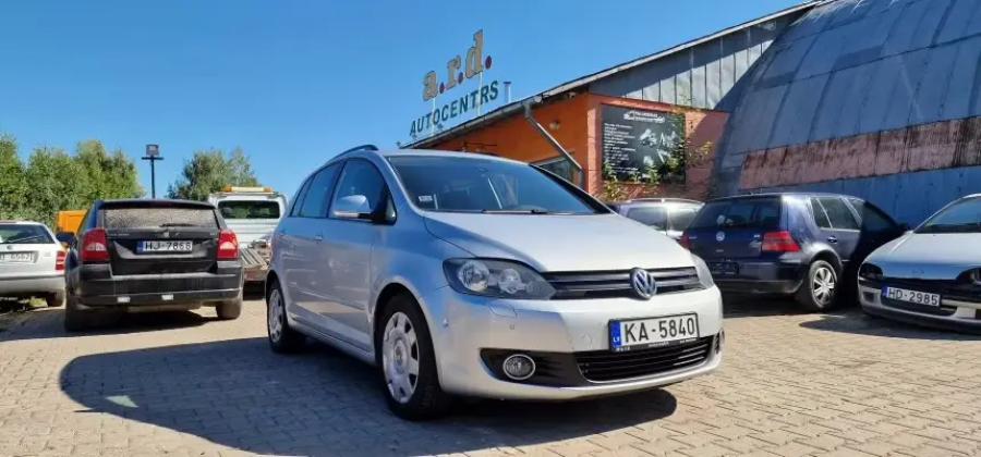 Pelēks Volkswagen Golf Plus 2010 Valmiera, ar dzinēja tilpumu 1.60 L un nobraukumu 242 tūkst. km par 4300 €, foto 1 vietnē AUTOMOTO.COM.LV