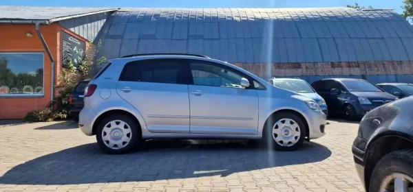 Pelēks Volkswagen Golf Plus 2010 Valmiera, ar dzinēja tilpumu 1.60 L un nobraukumu 242 tūkst. km par 4300 €, foto 2 vietnē AUTOMOTO.COM.LV