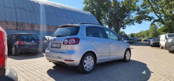 Pelēks Volkswagen Golf Plus 2010 Valmiera, ar dzinēja tilpumu 1.60 L un nobraukumu 242 tūkst. km par 4300 €, foto 3 vietnē AUTOMOTO.COM.LV