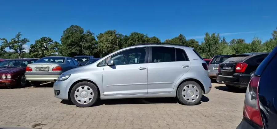 Pelēks Volkswagen Golf Plus 2010 Valmiera, ar dzinēja tilpumu 1.60 L un nobraukumu 242 tūkst. km par 4300 €, foto 7 vietnē AUTOMOTO.COM.LV