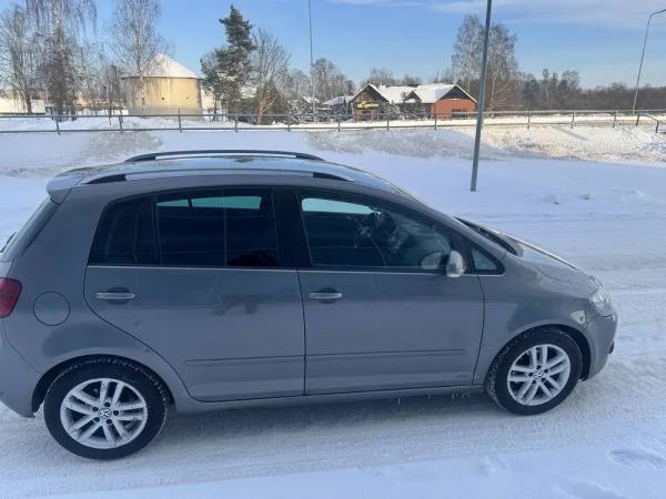 Grey Volkswagen Golf Plus 2010 in Rezekne, with an engine capacity of 1.60 L and mileage of 268 thousand km for 4300 €, photo 5 on AUTOMOTO.COM.LV