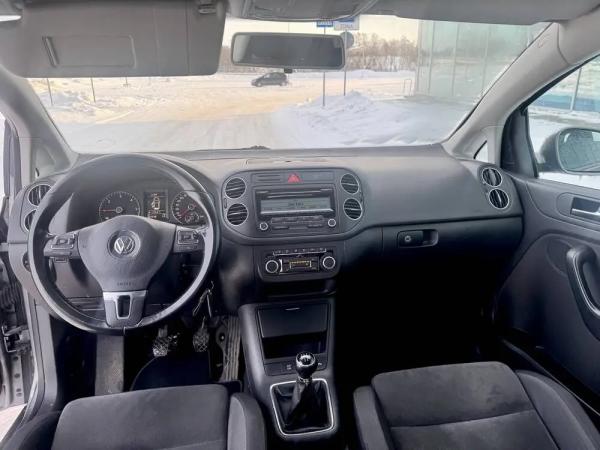 Grey Volkswagen Golf Plus 2010 in Rezekne, with an engine capacity of 1.60 L and mileage of 268 thousand km for 4300 €, photo 8 on AUTOMOTO.COM.LV