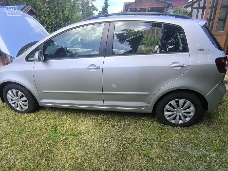 Grey Volkswagen Golf Plus 2010 in Kaunas, with an engine capacity of 1.60 L and mileage of 262 thousand km for 5000 €, photo 8 on AUTOMOTO.COM.LV