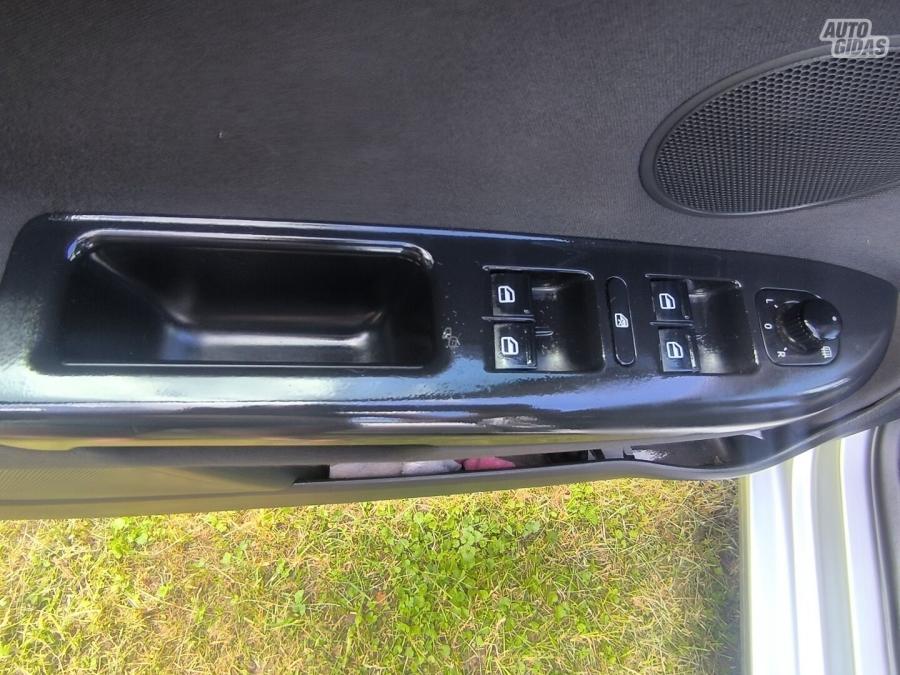 Grey Volkswagen Golf Plus 2010 in Kaunas, with an engine capacity of 1.60 L and mileage of 262 thousand km for 5000 €, photo 12 on AUTOMOTO.COM.LV