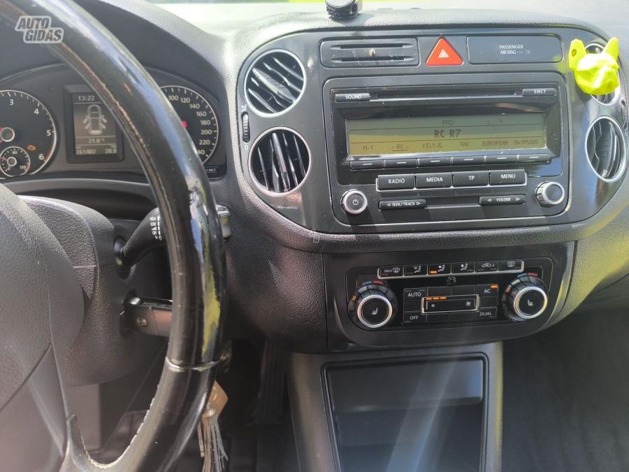 Grey Volkswagen Golf Plus 2010 in Kaunas, with an engine capacity of 1.60 L and mileage of 262 thousand km for 5000 €, photo 19 on AUTOMOTO.COM.LV