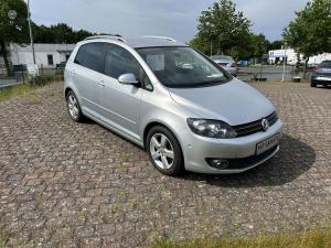 Pelēks Volkswagen Golf Plus 2010 Kauņa, ar dzinēja tilpumu 1.60 L un nobraukumu 255 tūkst. km par 4550 €, foto  vietnē AUTOMOTO.COM.LV