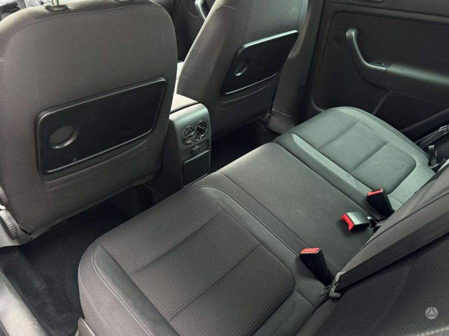 Grey Volkswagen Golf Plus 2010 in Marijampole, with an engine capacity of 1.60 L and mileage of 280 thousand km for 3300 €, photo 7 on AUTOMOTO.COM.LV