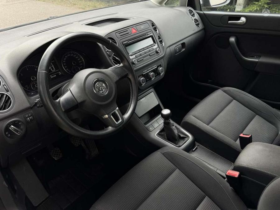 Grey Volkswagen Golf Plus 2010 in Marijampole, with an engine capacity of 1.60 L and mileage of 280 thousand km for 3300 €, photo 8 on AUTOMOTO.COM.LV